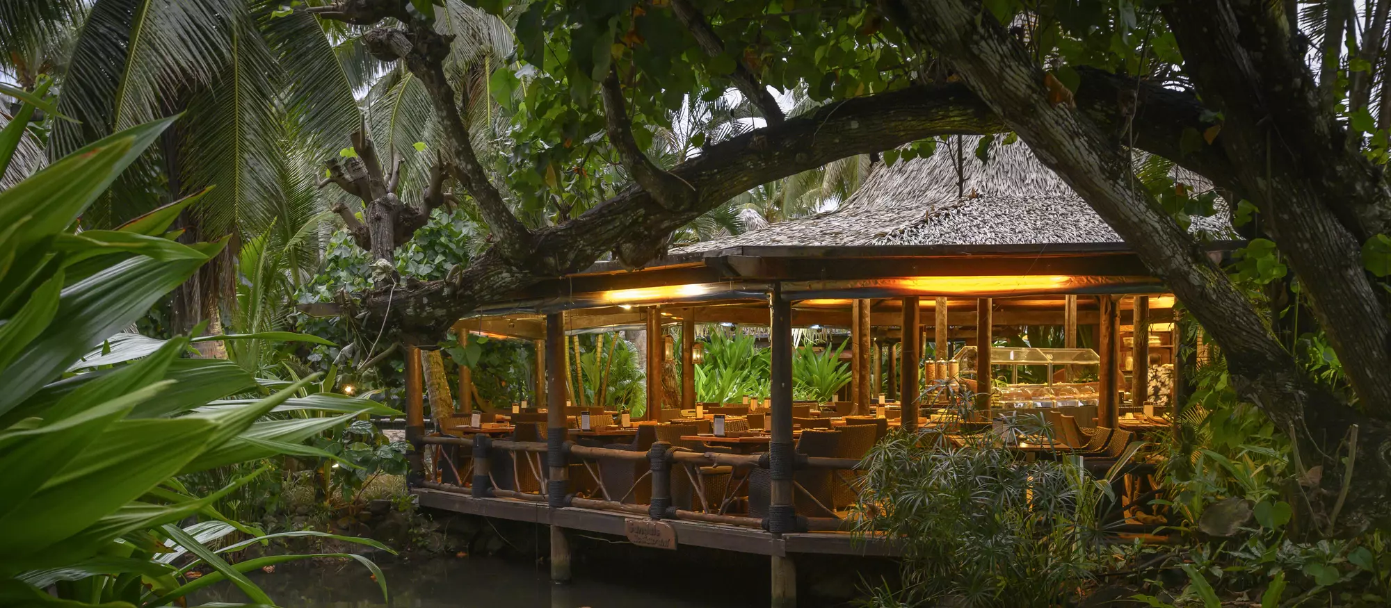 Sandals Restaurant | Cook Islands