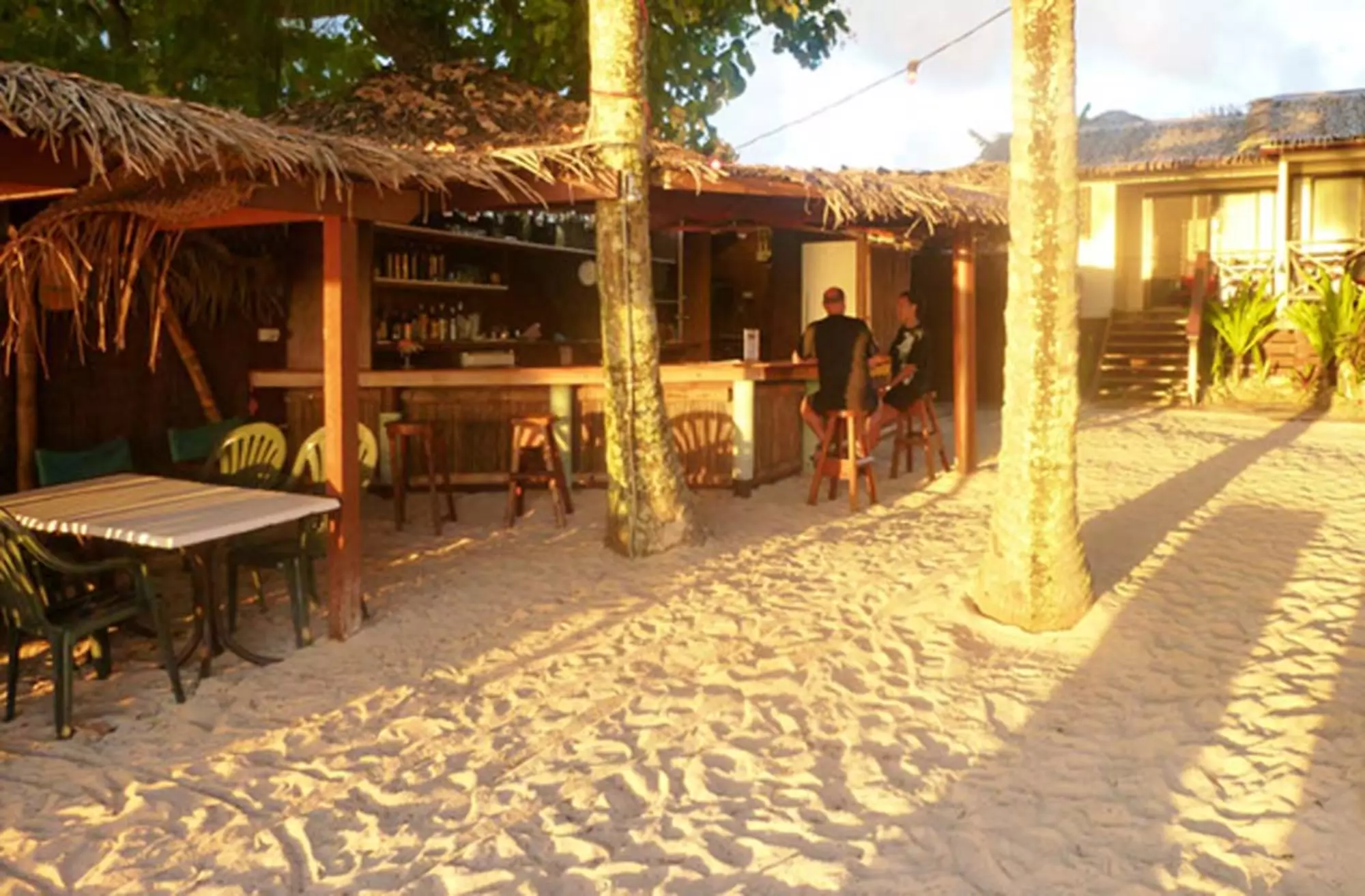 Crusoe's Restaurant & Wilson's Beach Bar | Cook Islands